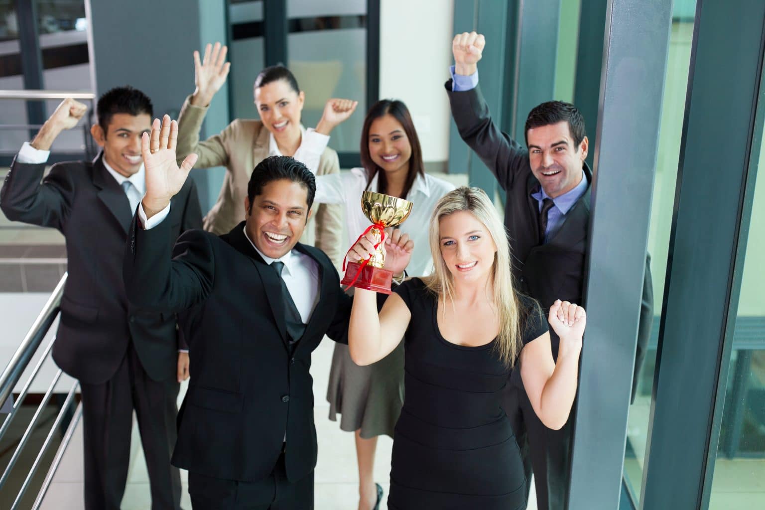 How to Motivate Your Sales Team [2020 Guide]